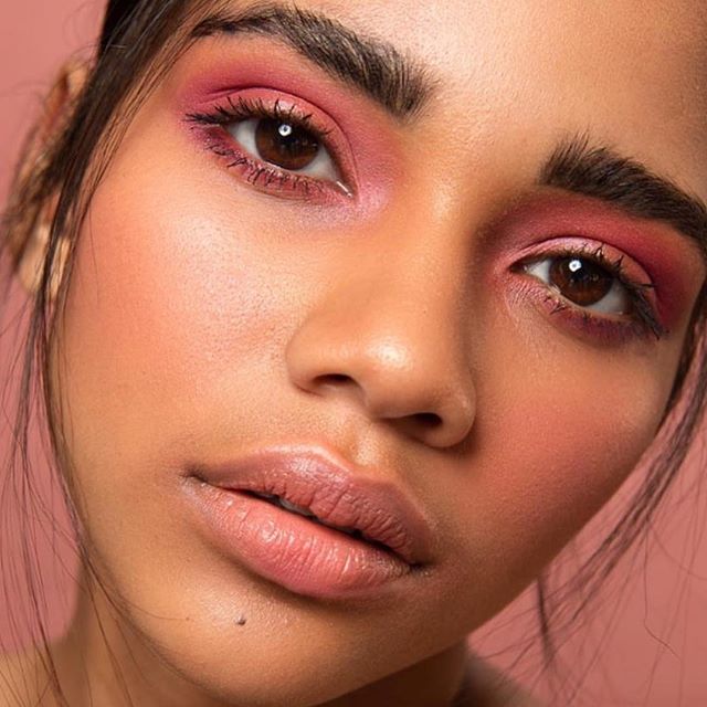 a full face of makeup with the #HolyGrailFlashCase – swiitchbeauty